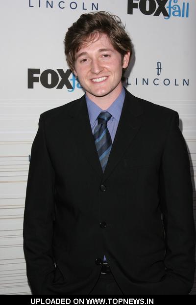 Lucas Neff. Too cute! : r/LadyBoners