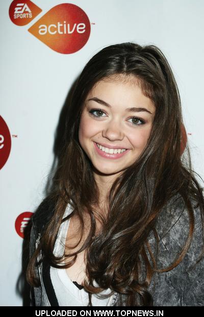 Classify Sarah Hyland.